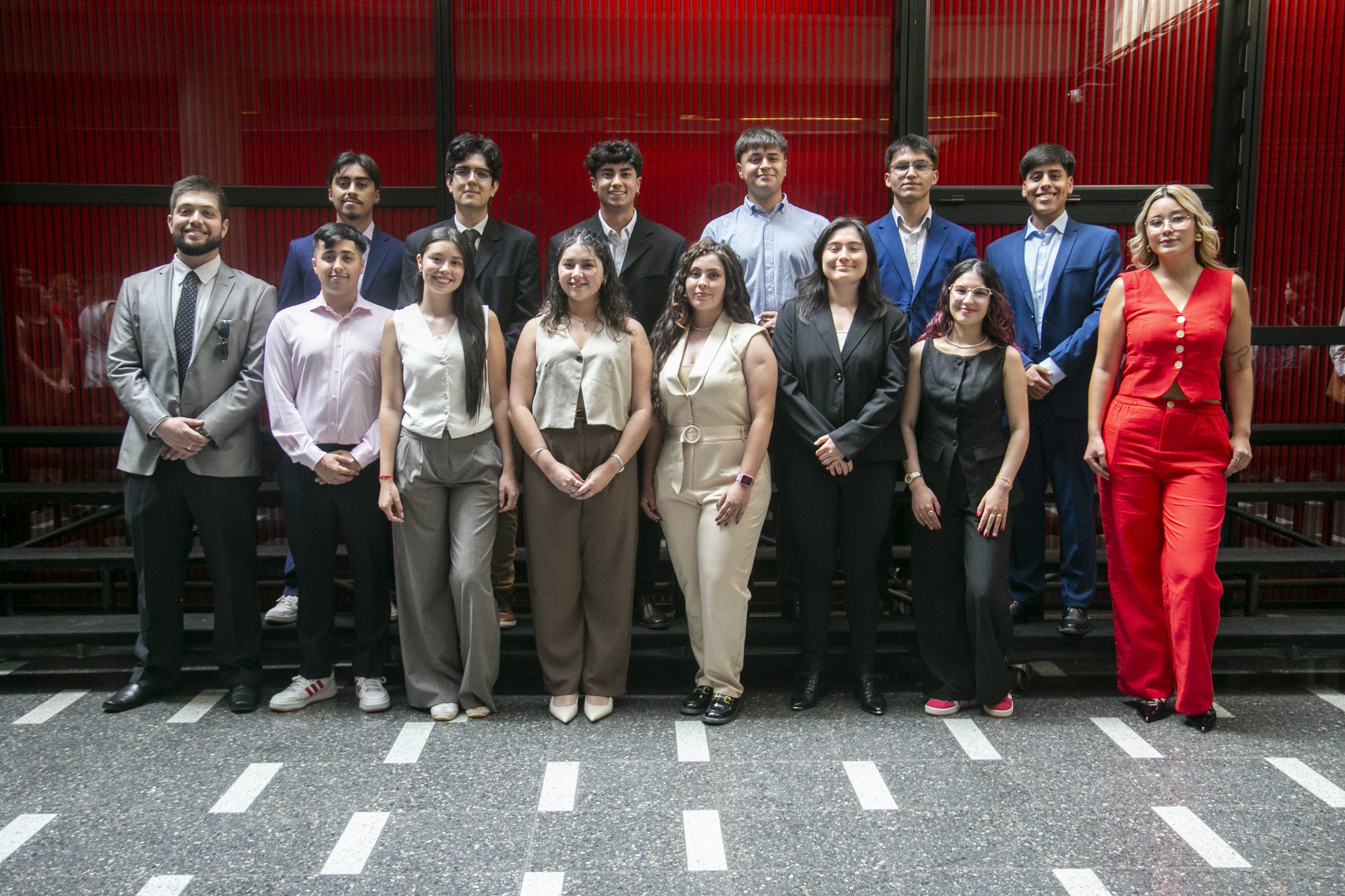 Diplomas de Honor realiza graduación 2025 – Estudios Generales UDP